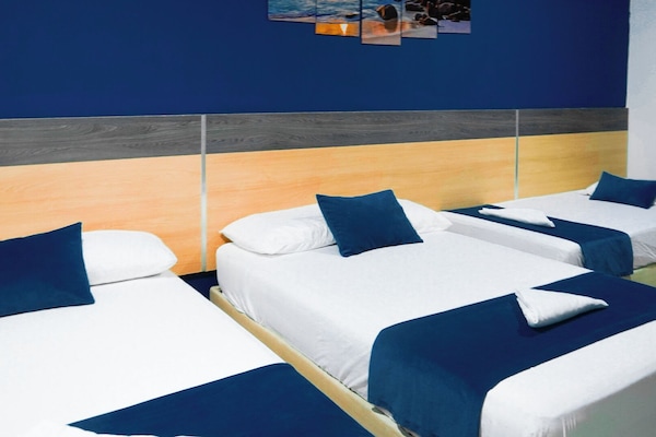 Quarto família, sacada | Roupas de cama premium, Wi-Fi de cortesia, roupa de cama