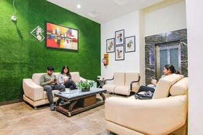 Área de estar no saguão