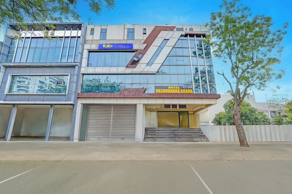 Fabhotel Vasundhara Grand - Ghaziabad