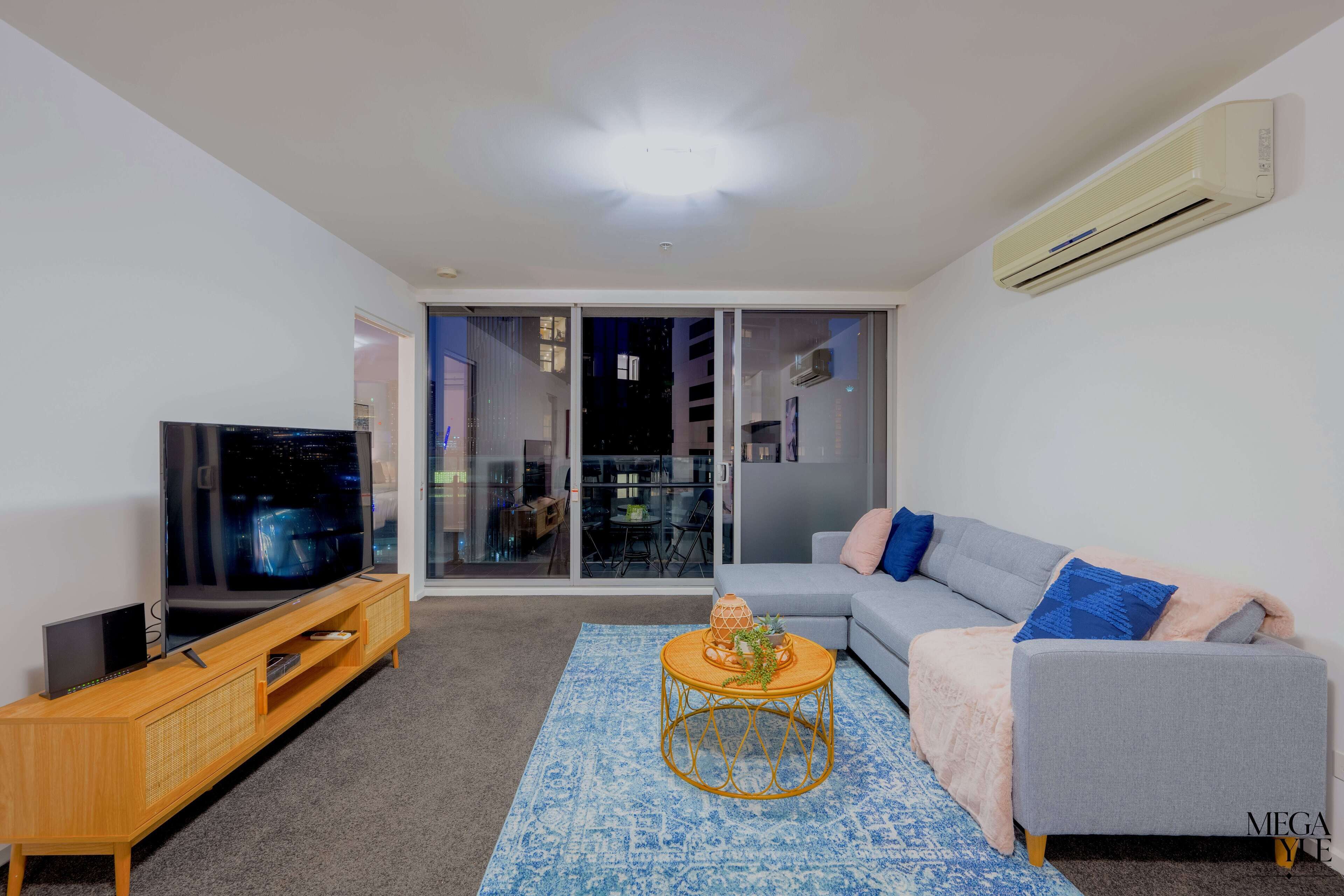 3-bedroom Apartment Near Crown Casino & Eureka Tower W/ Parking, Gym, & Pool - Brunswick
