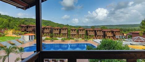 Quarto Duplo Premium, vista para a piscina | Vista da varanda