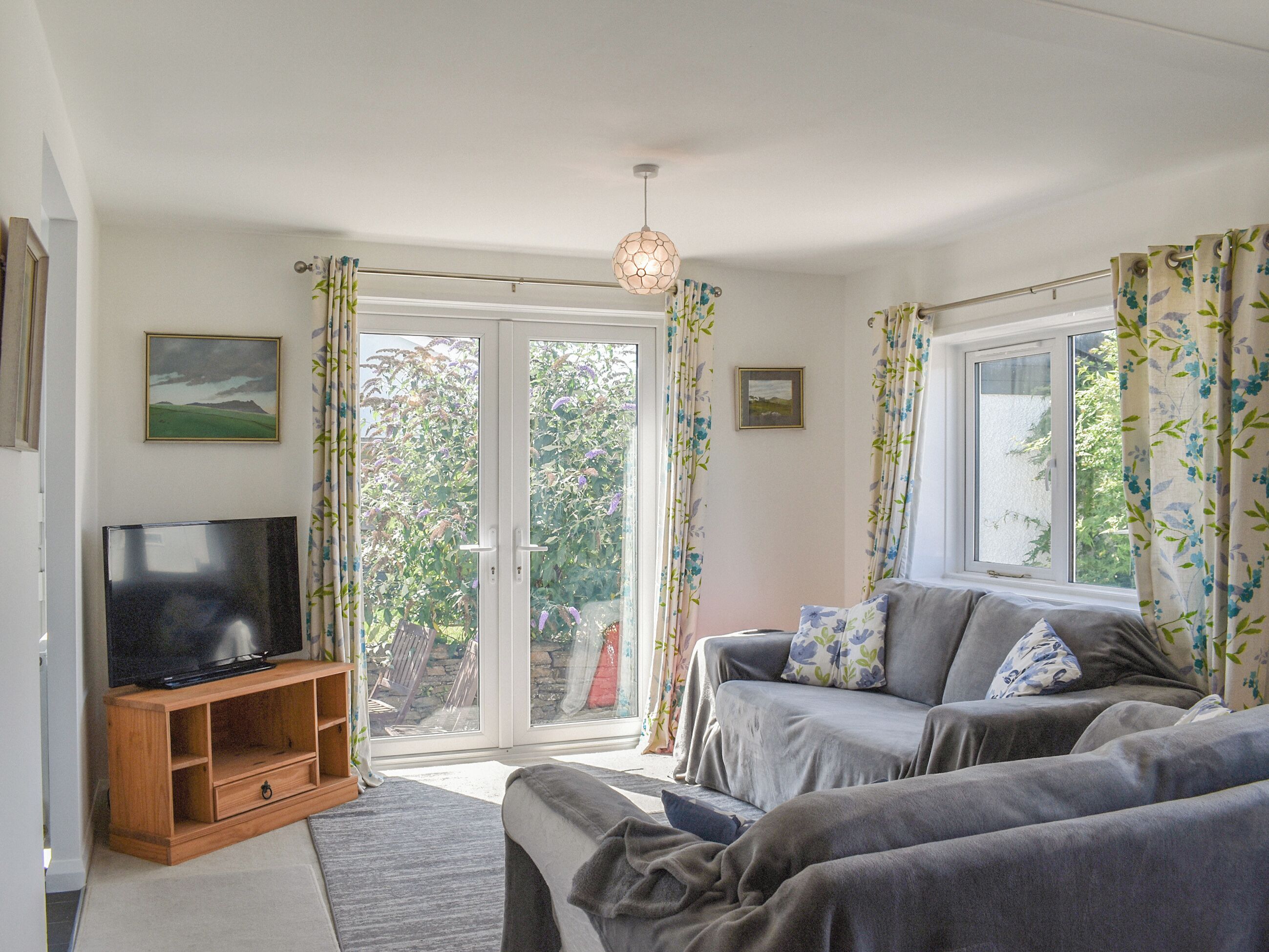 A Spacious Holiday Retreat With Private, Enclosed Garden, Nestled Within St. - Saint Merryn
