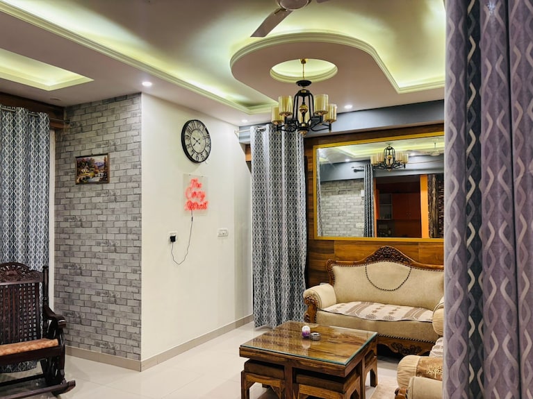 The Mussoorie Glow Luxury 3bhk With Private Penthouse & Hill View - Himachal Pradesh