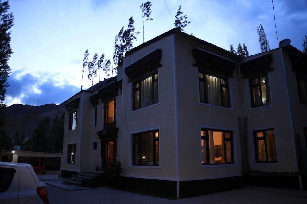 Mountain Retreat - Leh