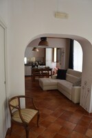 Apartamento Comfort, varanda, Vista para a cidade | Sala de estar | TV de ecrã plano