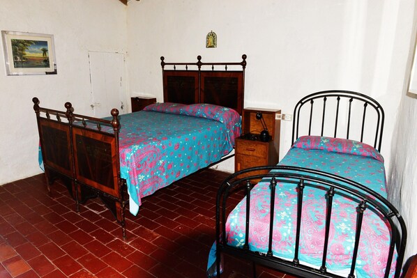Casa | 2 quartos, com mobília individualizada