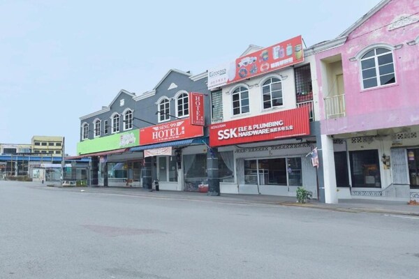 Song 99 Hotel - Simpang Renggam