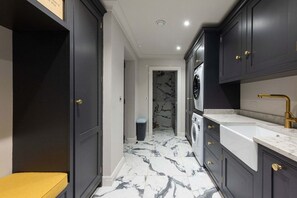 Casa | 8 quartos, internet de alta velocidade