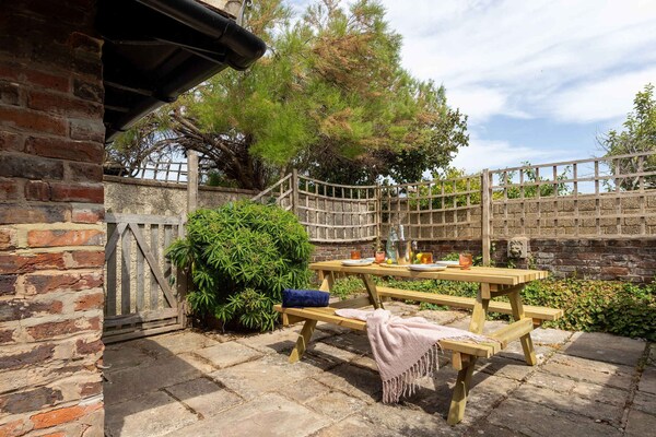 Cosy Character Cottage By The Sea - Bracklesham Bay