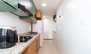 Apartamento Básico | Cozinha privada | Utensílios de cozinha 
