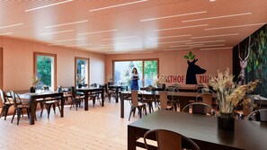 Café da manhã self-service diário (CHF 10.00 por pessoa)