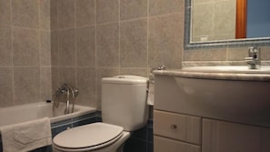 Quarto duplo | Banheiro | Banheira