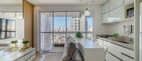 Apartamento Básico | Sala de estar | Smart TV de 32 polegadas com canais digitais