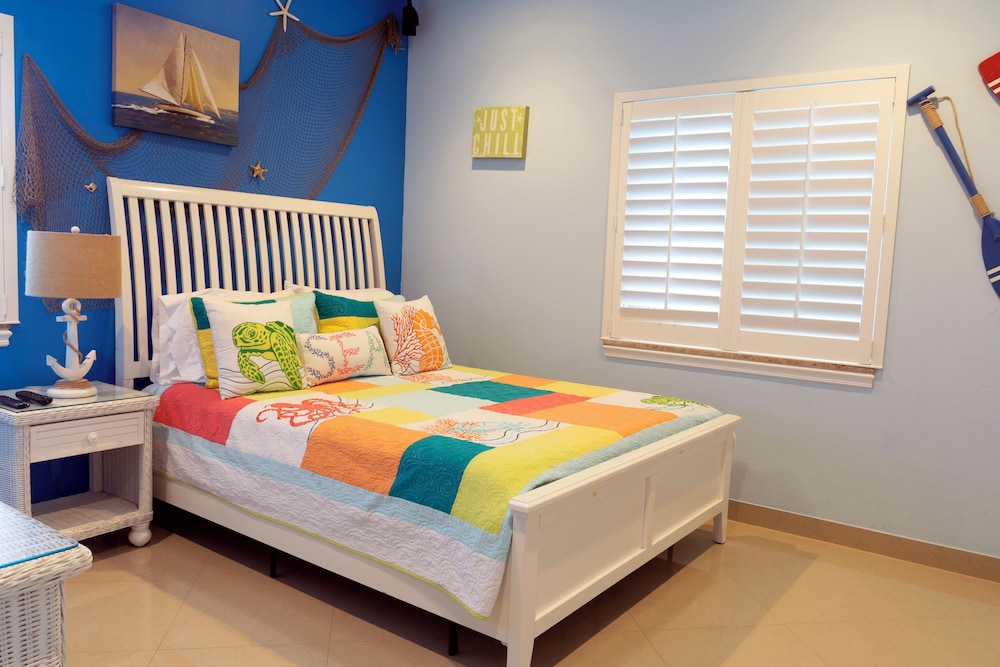 Tropical Waterfront Sombrero Beach House Private Pool, Hot Tub, Boat ...