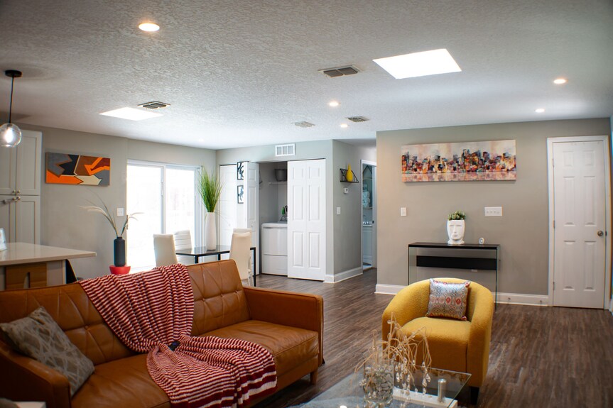 Superhost Oasis: Private Pool + Hot Tub + Pets! - Orange Park, FL