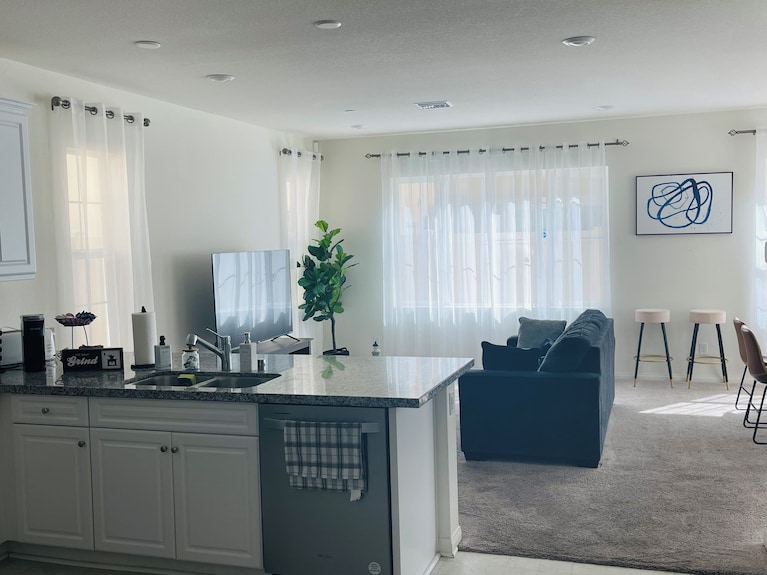 Spacious 4-bedroom House With Wifi, Ac In Peaceful Chino - Eastvale, CA