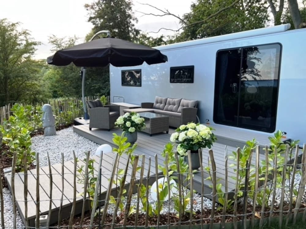 아흐터바서의 그니츠에 있는 카라반 - 우제돔 섬