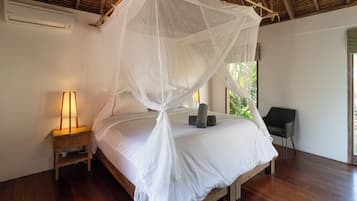 Quarto Duplo Superior, vista para o jardim | Cofre no quarto, ferro/tábua de engomar, Wi-fi grátis