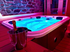 Sauna, banheira de hidromassagem