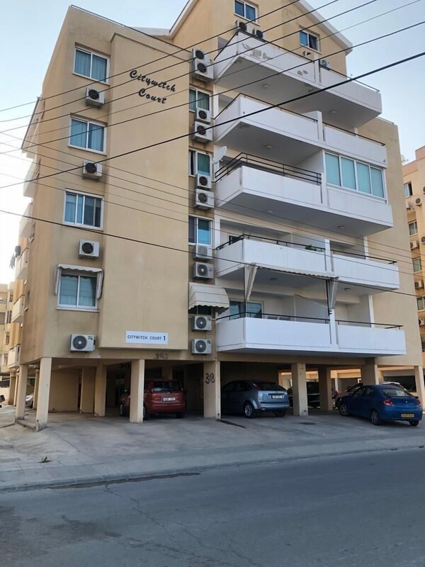 Chloris 3- Bedroom Apartment In Larnaca - Larnaca