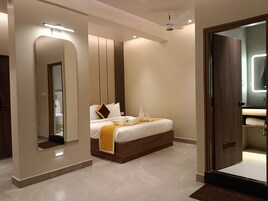 Quarto casal superior | Wi-Fi de cortesia, roupa de cama