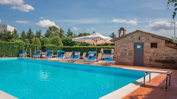 Piscina externa sazonal