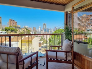 Quarto casal luxo, sacada, vista para o mar | Terraço/pátio