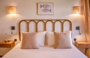 Quarto Duplo Premium, varanda, vista para o mar | Ferro/tábua de engomar, Wi-fi grátis, roupa de cama fornecida