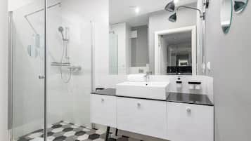 Apartamento, varanda | Casa de banho