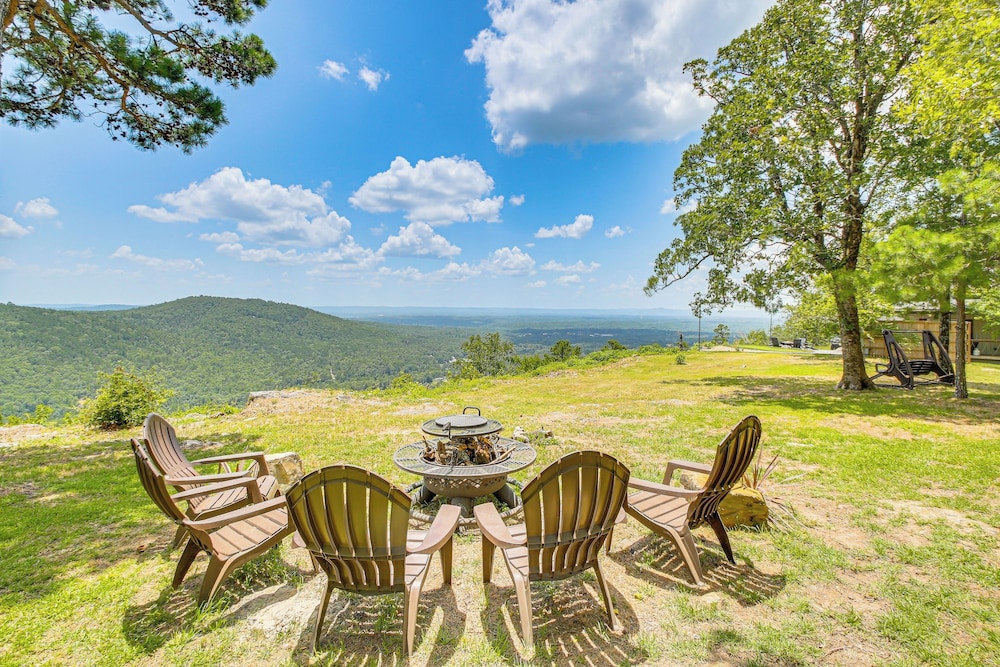 Outdoor Entertainment Area: Scenic Hot Springs Gem - Hot Springs, AR