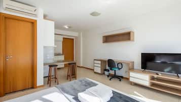 Apartamento básico | 1 quarto, escrivaninha