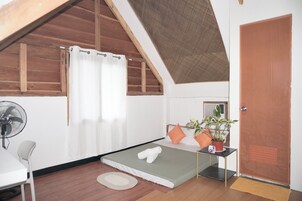 Villa Familiar, kitchenette | Secretária, Wi-fi grátis 