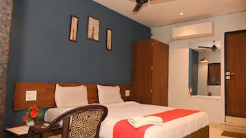 Quarto casal luxo, para fumantes | Escrivaninha, Wi-Fi de cortesia