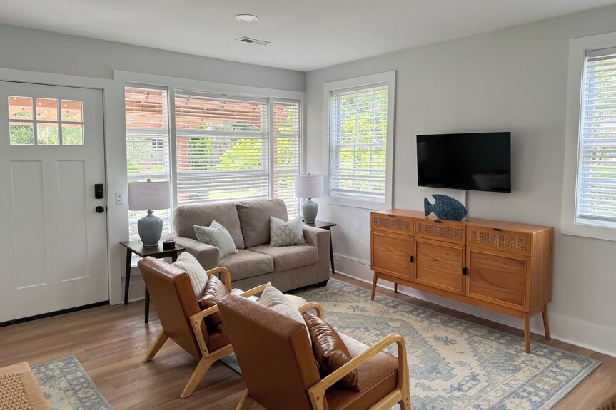 Clean 2 Br - 5 Minutes To Pi + Beach - Coffee, Blackstone, And Pergola - New! - Beaufort, SC