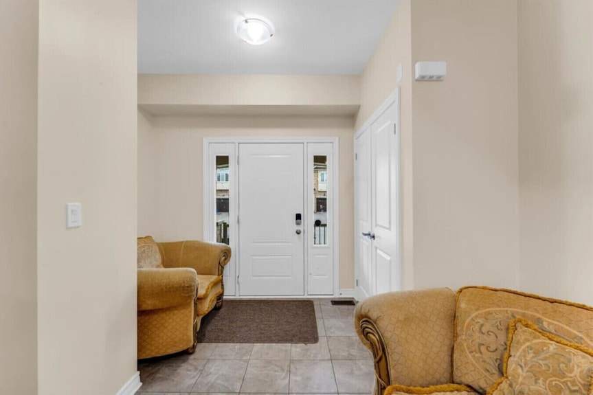 Bright & Stylish Family Home | Near Niagara Falls - St. Catharines