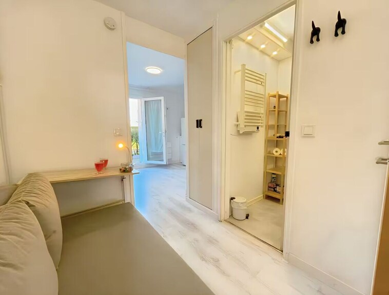 Petite Cour Privée - à 1minute à Pied De La Plage - Merville-Franceville-Plage