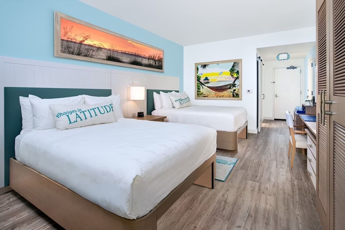 Stay On The Beach W/ Outdoor Pool Access + Firepits & Dining - Sanibel Island