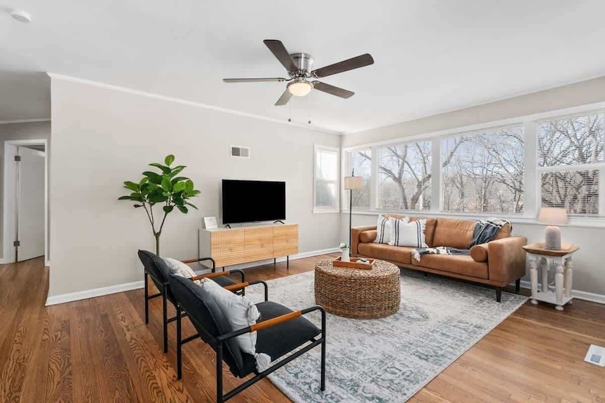 Near Stadiums,sleeps 10|mins Away From Downtown Kc - 獨立城