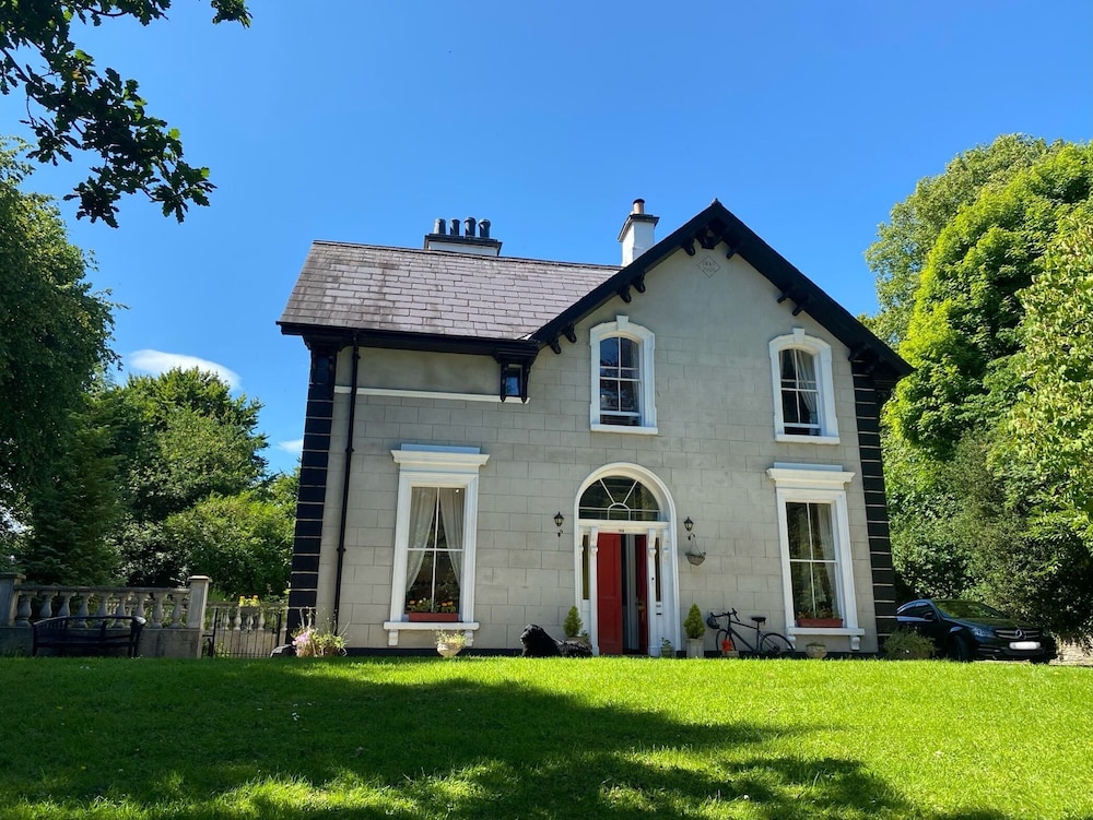 Fabulous 6 Bedroom Victorian Period House - Derry