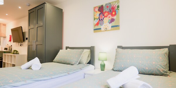 Old Silk Apartments By Covstays - Coventry