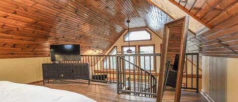 Casa, várias camas, banheira de hidromassagem grande, vista para o jardim (Ain't Misbehavin') | 2 quartos, com decoração personalizada, com mobília individualizada