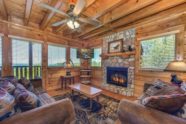 A Smoky Mountain Hide-a-way - Gatlinburg, TN