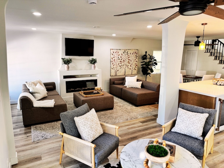 Modern Belmont Shore Beach House. Walk To Sand. Sleeps 8. Patio + Balcony. - Long Beach, CA