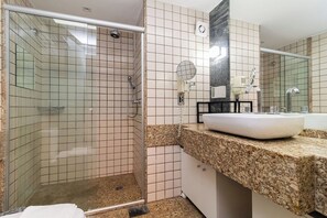 Apartamento | Casa de banho | Um polibã