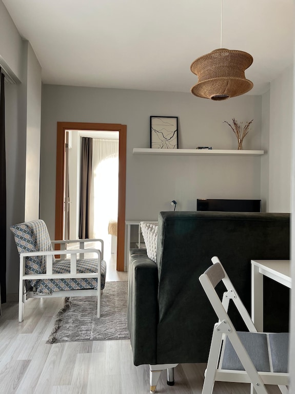 A-chic 1-bedroom Apartment With Wifi, Ac In Vibrant Istanbul - Fatih