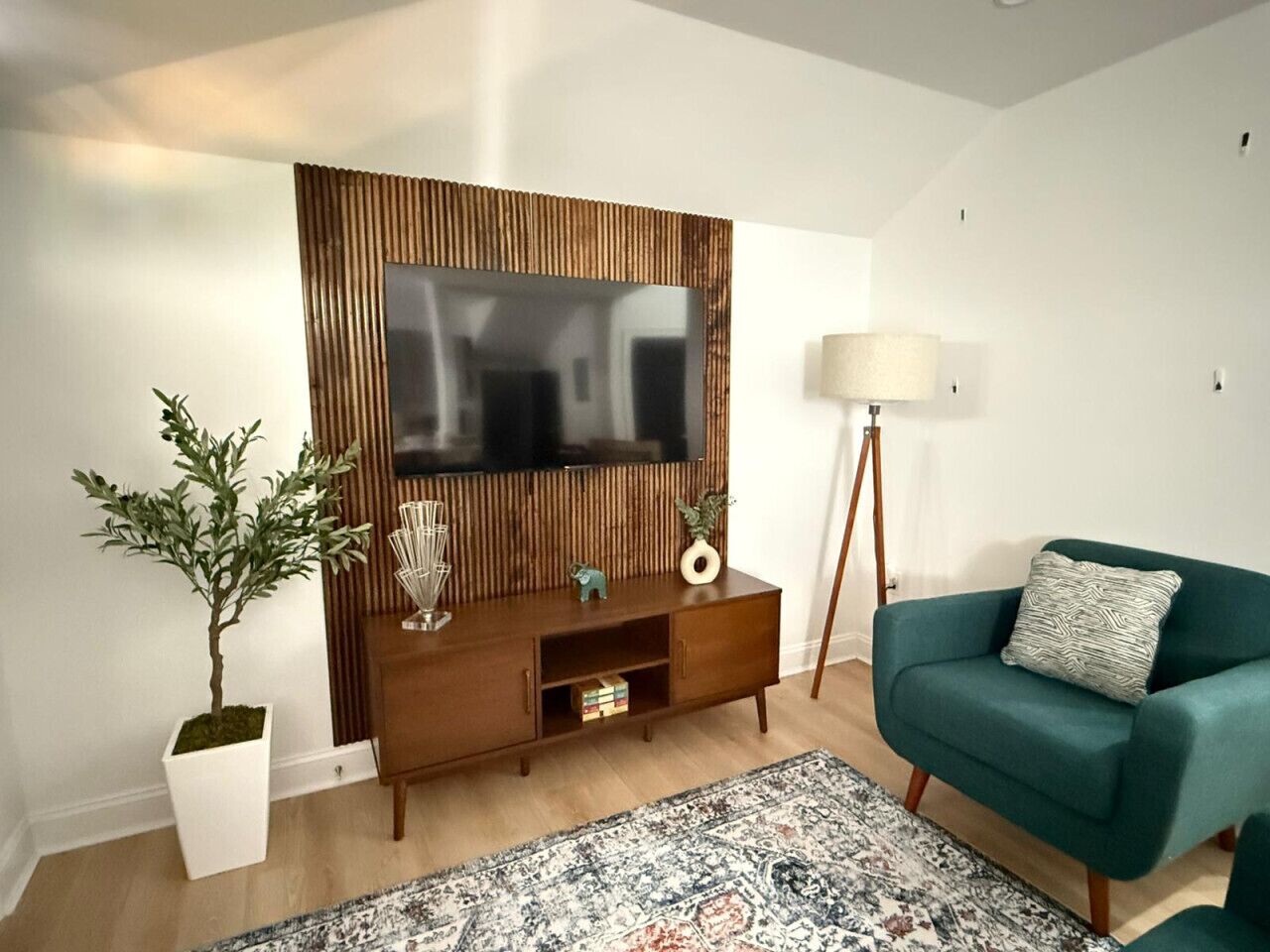 Fitchburg Quiet Side Modern 2bd. - Leominster, MA