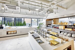 Café da manhã com buffet todos os dias (KRW 22000 por pessoa) 