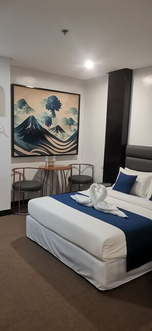 Quarto Duplo Standard | Secretária, Wi-fi grátis, roupa de cama fornecida