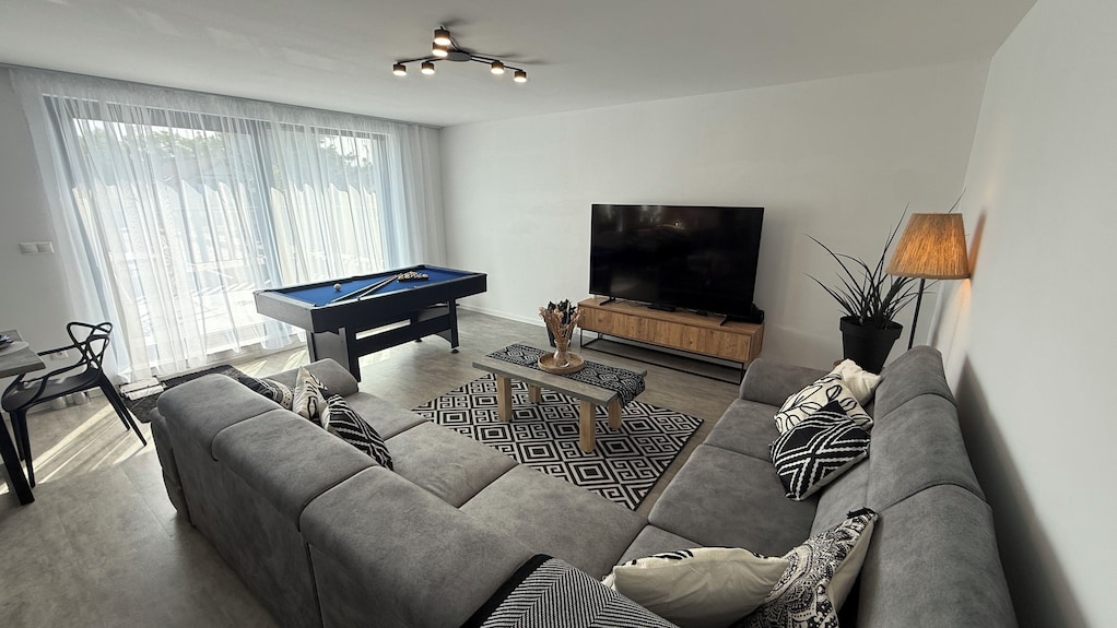 Charming 2-bedroom Family-friendly Apartment With Wifi And Ac In Senec - Senec