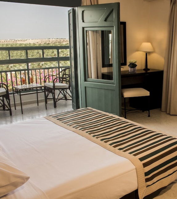 Bay Activities From Family Room With Outdoor Pool - Walkable To Sharm Center - Sharm El-Sheikh